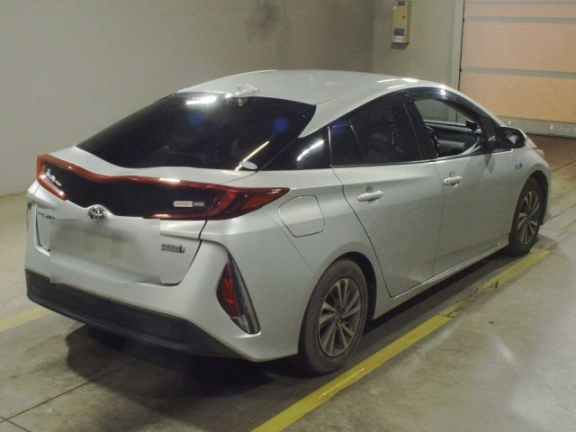2017 Toyota Prius PHV: S Navi Package, 132,000 km, Silver | Loginet