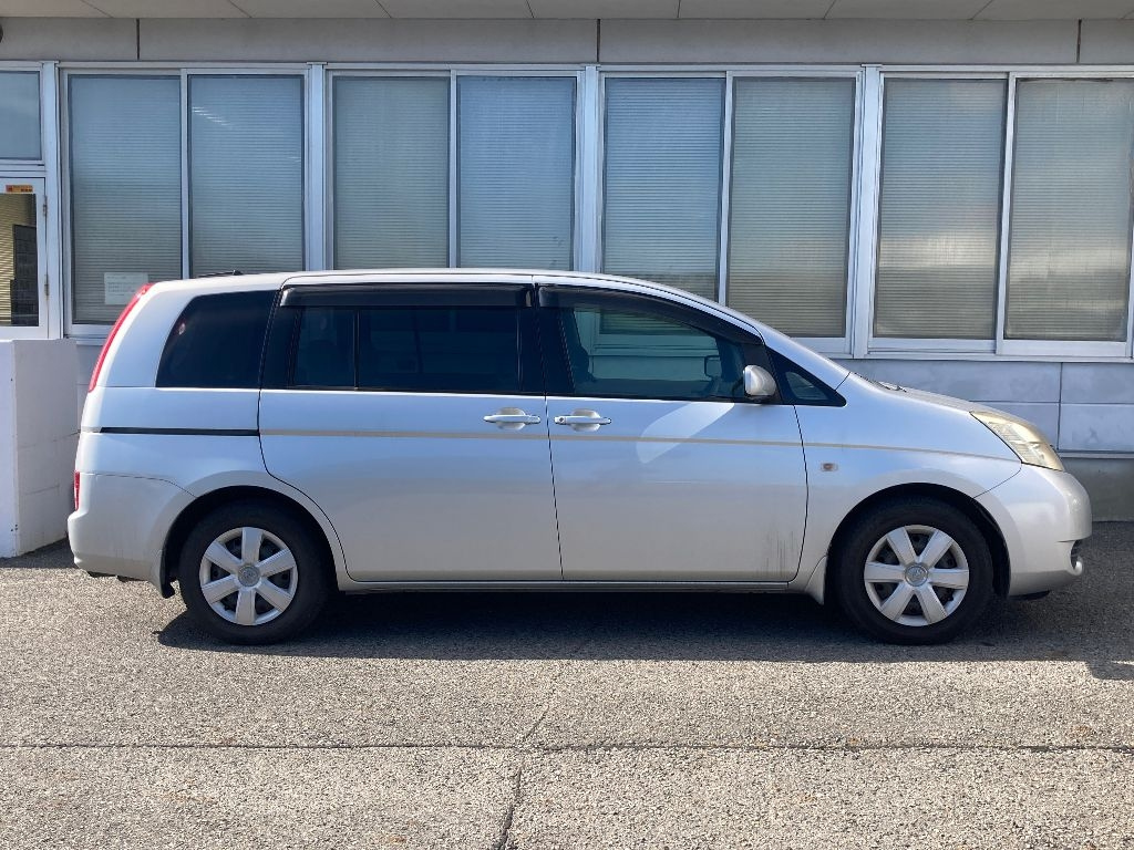 2005 Toyota ISIS L Grade: 1800cc, 54,000km, Silver, PAT | Loginet