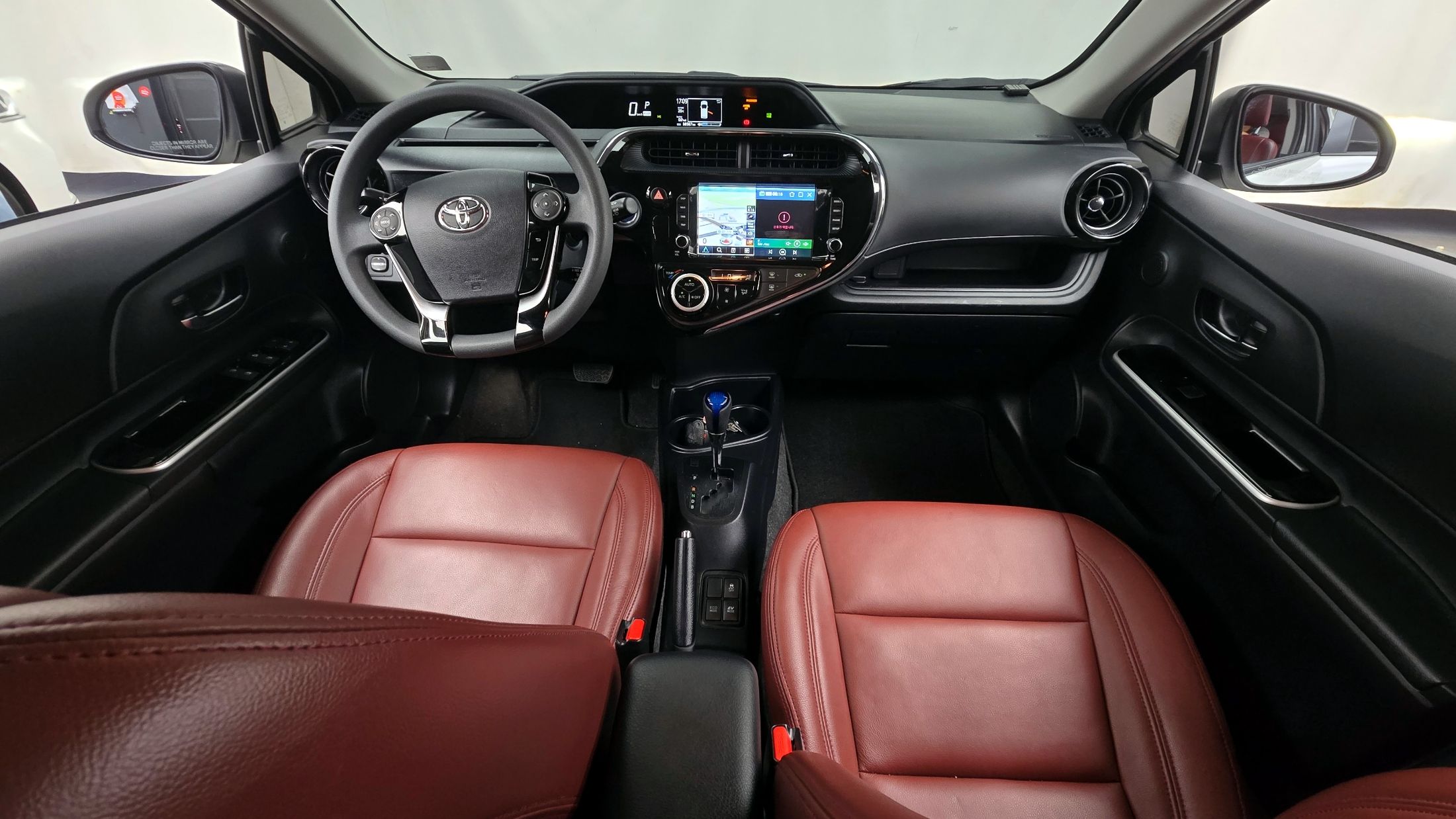 TOYOTA PRIUS C 2018 - 56567 km | Korean Used Car Stock | Loginet