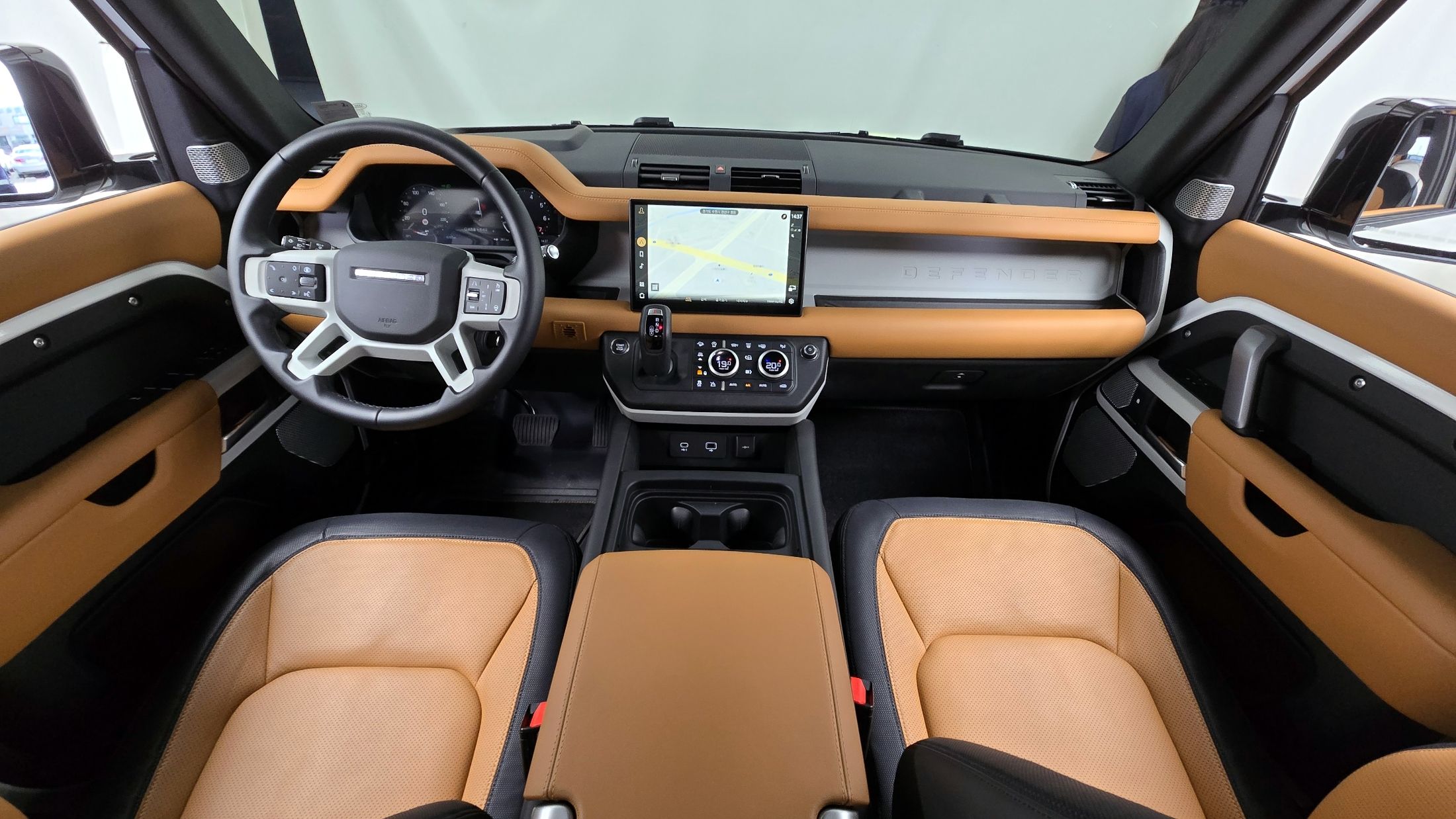 LAND ROVER DEFENDER L663 2024 - 8397 km | Japanese Used Car Stock | Loginet