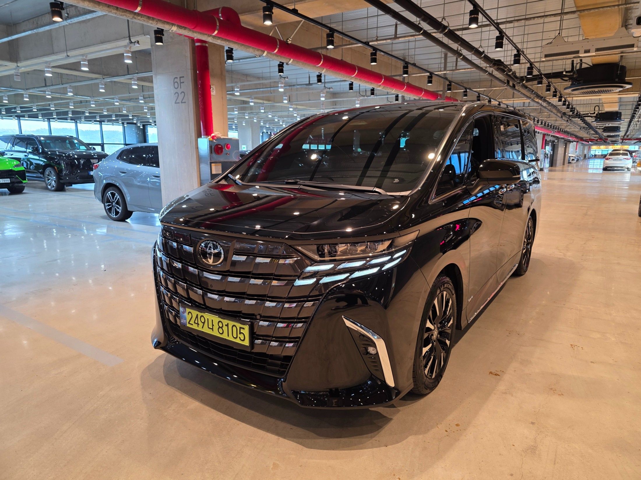 2025 Toyota Alphard AWD: Near-New Luxury MPV from Japan | Loginet
