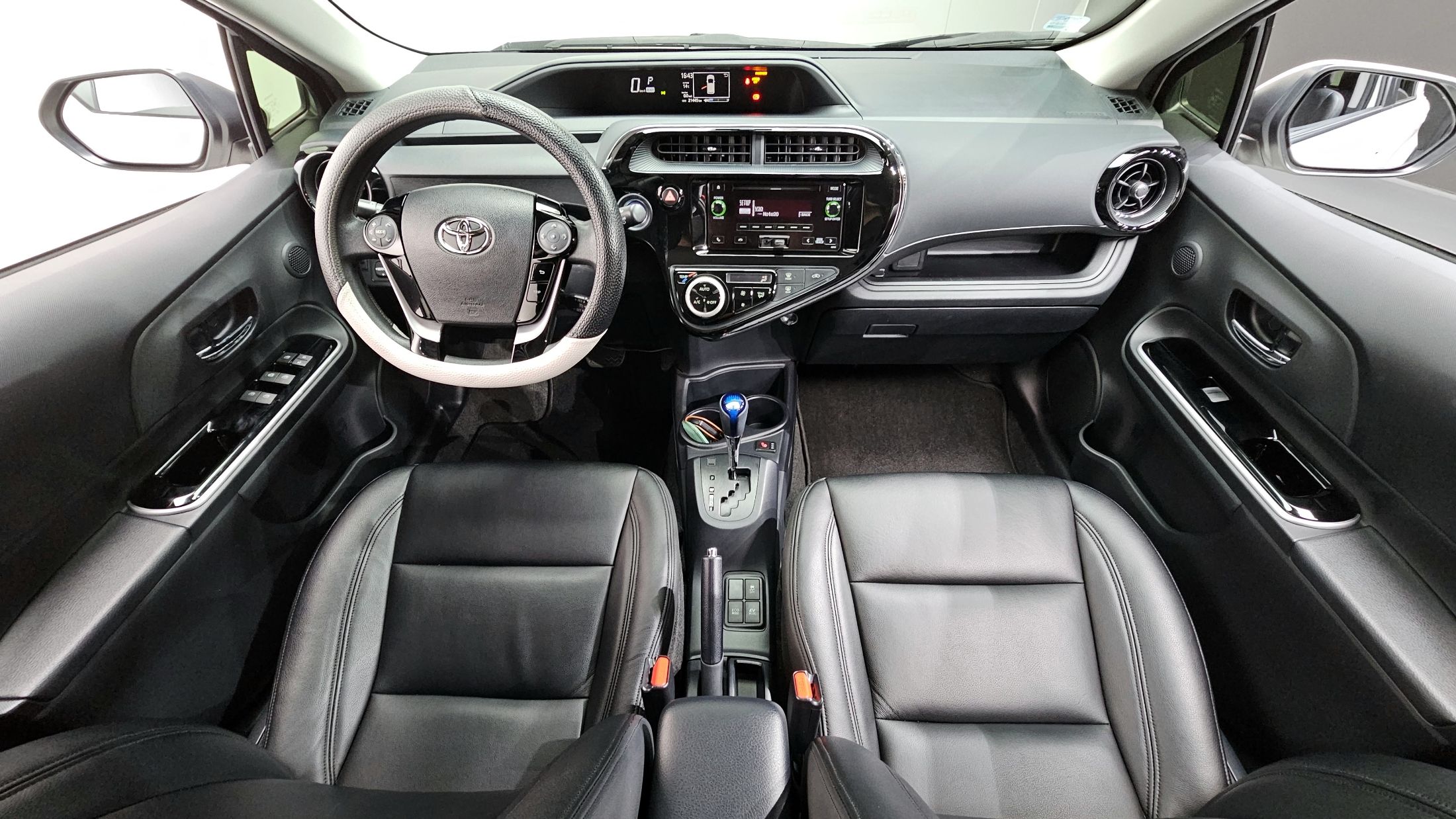 TOYOTA PRIUS C 2020 - 21445 km | Korean Used Car Stock | Loginet