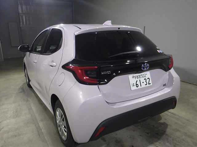 2020 Toyota Yaris G HYBRID: 25,000km, 1500cc, Ice Pink Metallic | Loginet