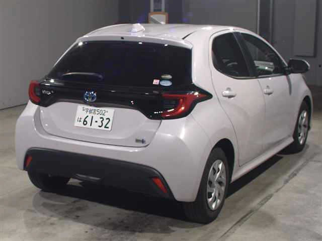 2020 Toyota Yaris G HYBRID: 25,000km, 1500cc, Ice Pink Metallic | Loginet