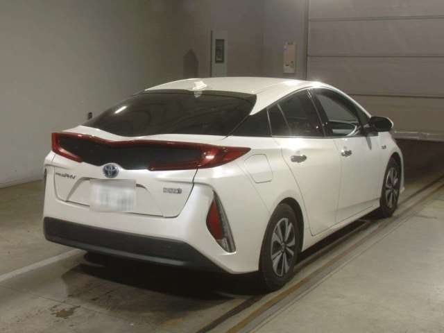 TOYOTA PRIUS PHV 2017 - 92000 km | Japanese Used Car Stock | Loginet