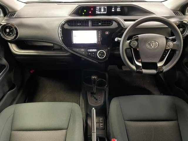 TOYOTA AQUA 2017 - 40000 km | Japanese Used Car Stock | Loginet
