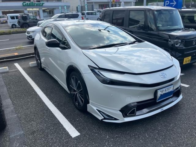 TOYOTA PRIUS 2023 - 17000 km | Japanese Used Car Stock | Loginet